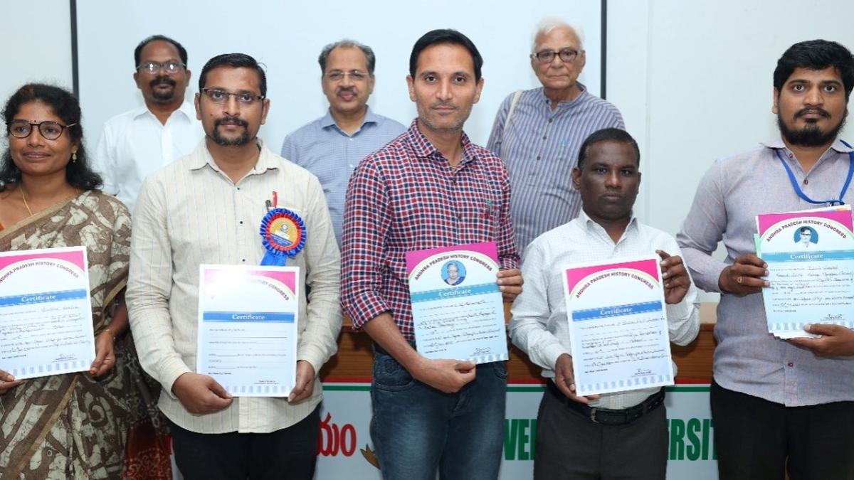 APHC gives clarion call to researchers to safeguard history - The Hindu