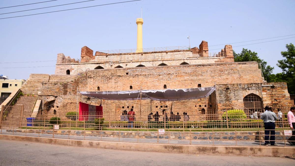 Konda Reddy Buruju to be permanently illuminated, works begin - The Hindu