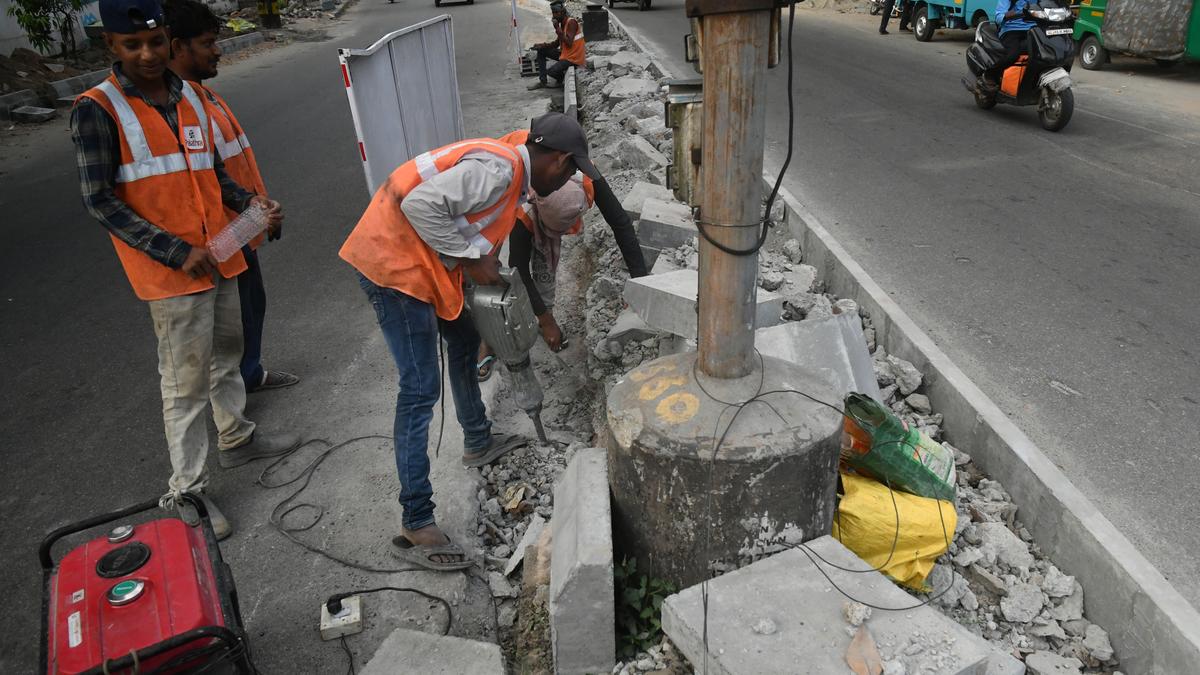 NMT works on Kaloor-Kadavanthra Road to get over by January-end - The Hindu