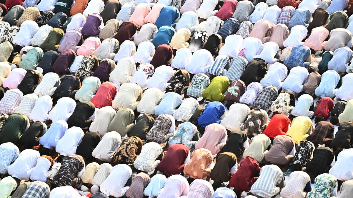 Four lakh Muslims offer Eid prayers at 323 mosques in Coimbatore - The ...