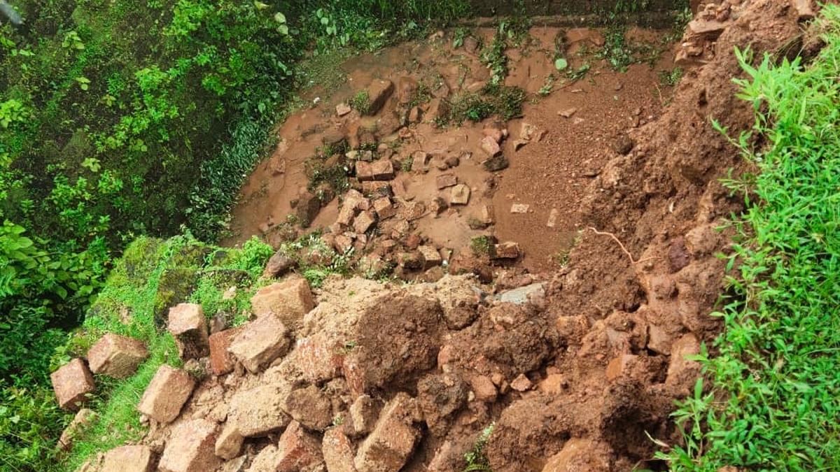 Heavy rains continue in many parts of Malnad region: Houses collapse ...