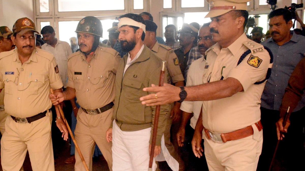 Fake encounter charge does not befit Pralhad Joshi‘s stature, says H.K ...