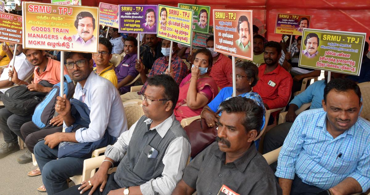 SRMU members observe fast opposing privatisation of railway sector ...