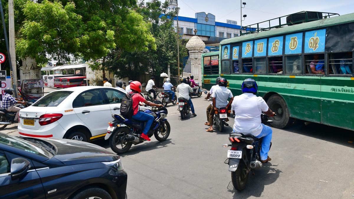 Passengers face difficulty in crossing road in front of New Bus Stand ...