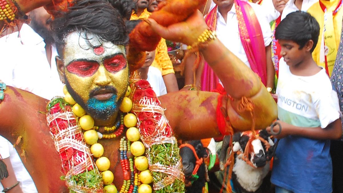 Massive devotee turnout marks vibrant celebrations at Lal Darwaza ...