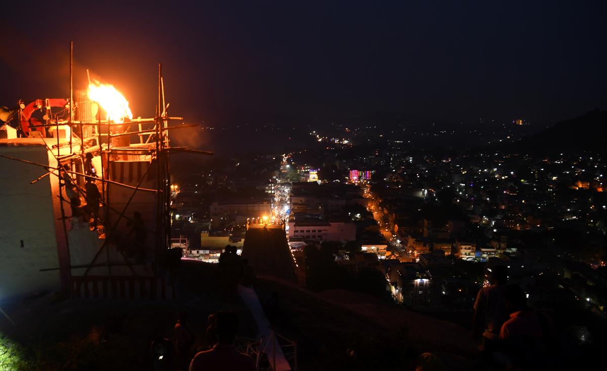 ‘Maha Deepam’ lit atop Madurai hillock at Tirupparankundram - The Hindu