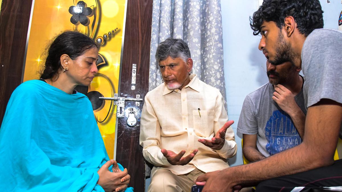 Andhra Pradesh Chief Minister Chandrababu Naidu vows to punish killers of TDP leader Veeraiah ...