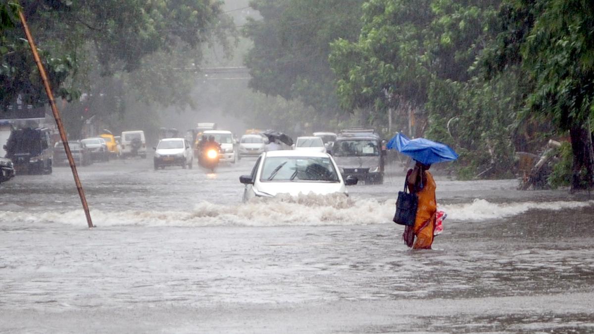 Cyclone Remal batters Kolkata as normal life affected, large areas ...
