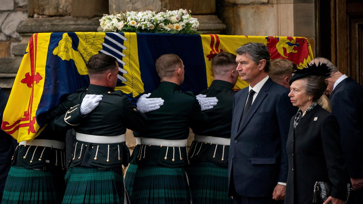 Round-the-clock vigil to give thousands a chance to bid Queen Elizabeth ...