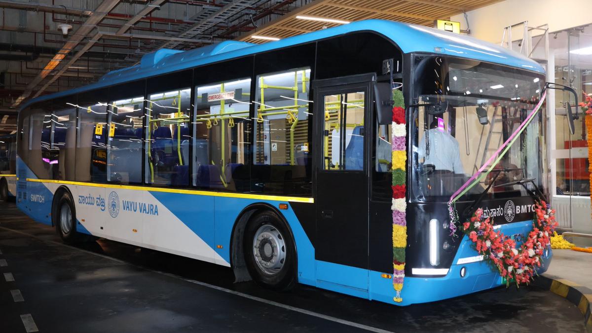 BMTC introduces electric Vayu Vajra buses to Bengaluru airport - The Hindu