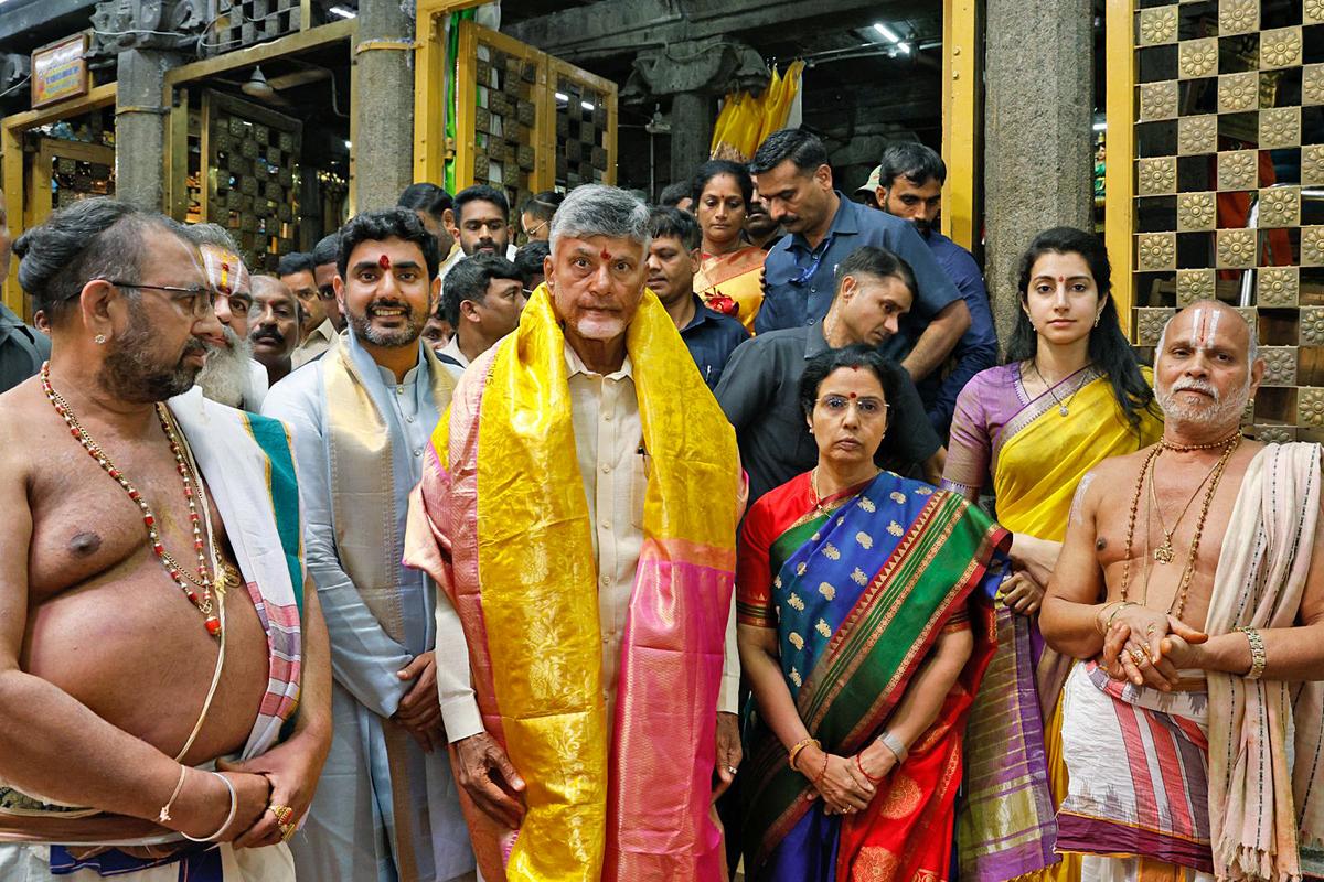A.P. Chief Minister Chandrababu Naidu, family pray at Tirumala temple - The Hindu