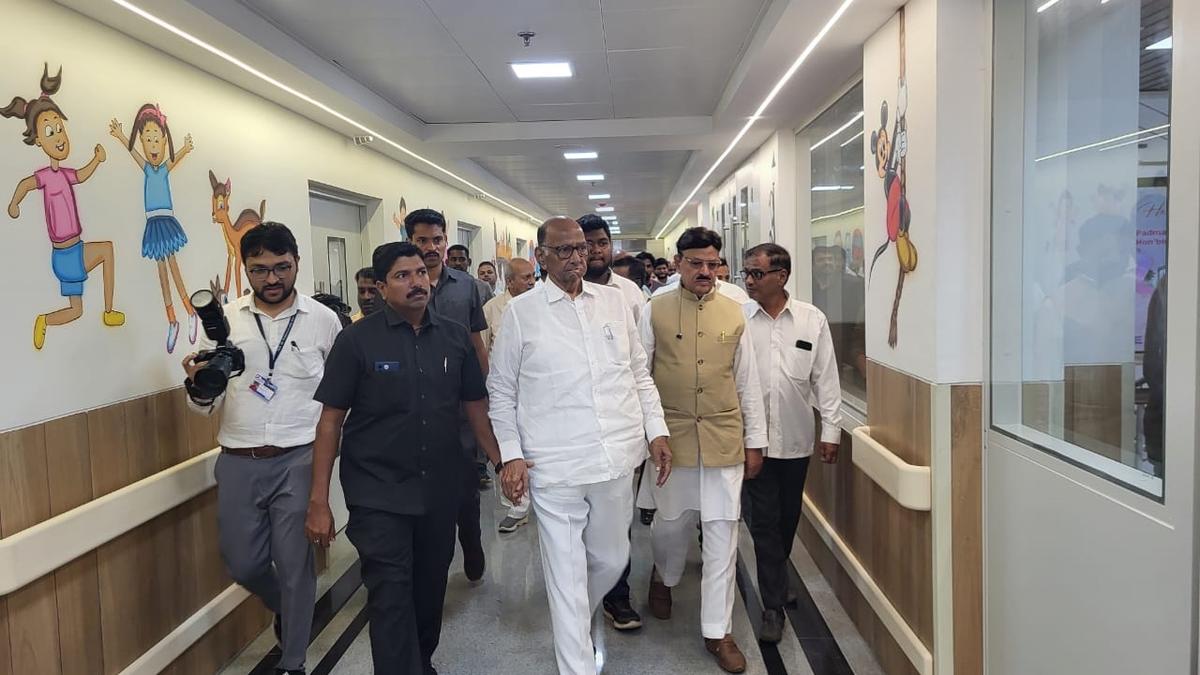 Sharad Pawar visits cancer hospital in Belagavi - The Hindu