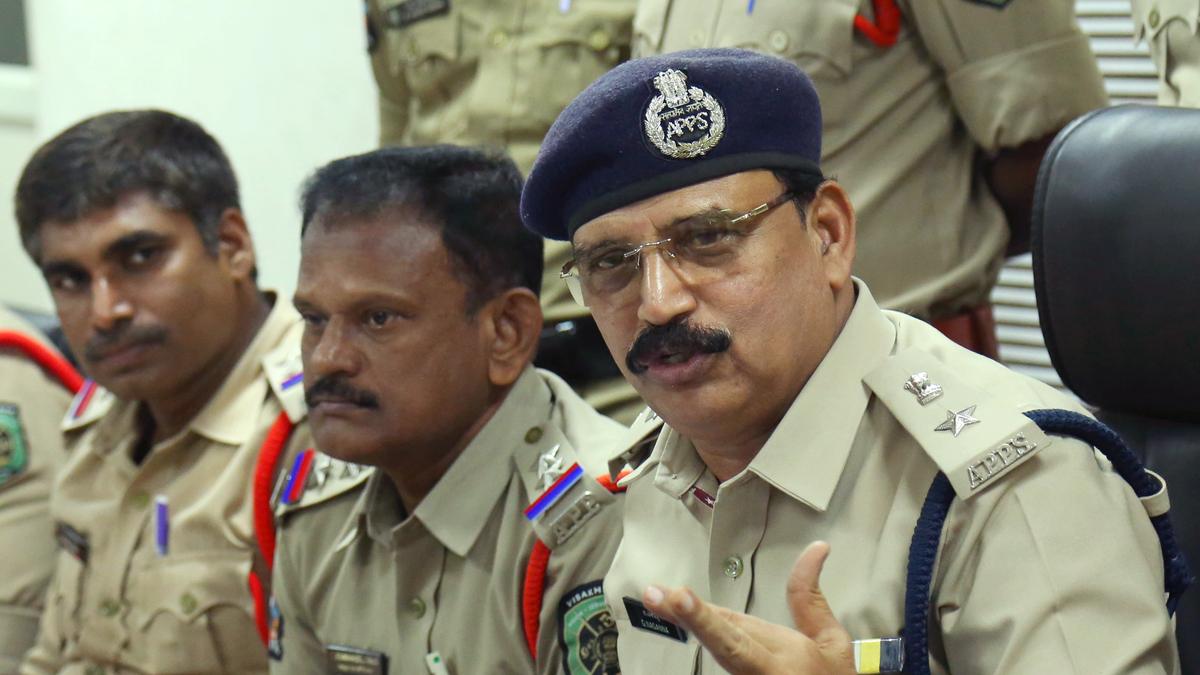 Visakhapatnam city police solve nine snatching cases, arrest seven ...