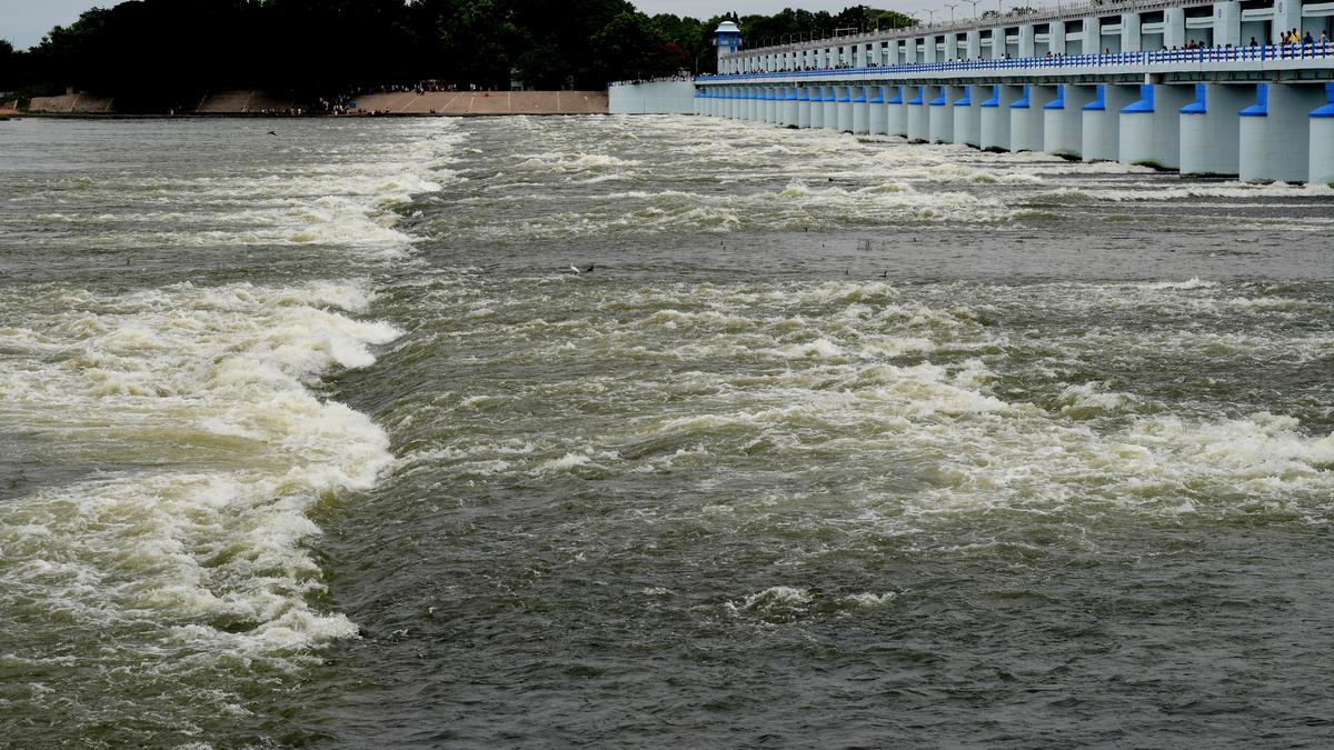 New barrage at Mukkombu opened again to discharge surplus water into ...