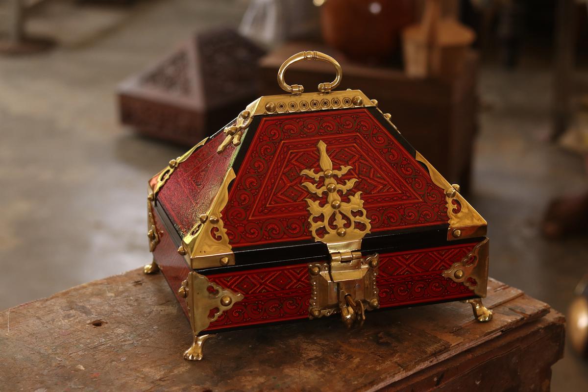 Master craftsman VV Suresh Kumar has been at the forefront of reviving ...