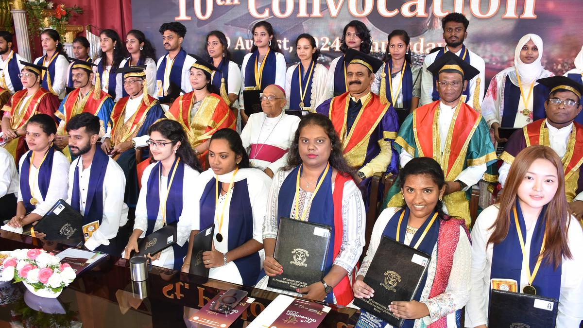 10th convocation ceremony of St. Philomena’s College held in Mysuru - The Hindu