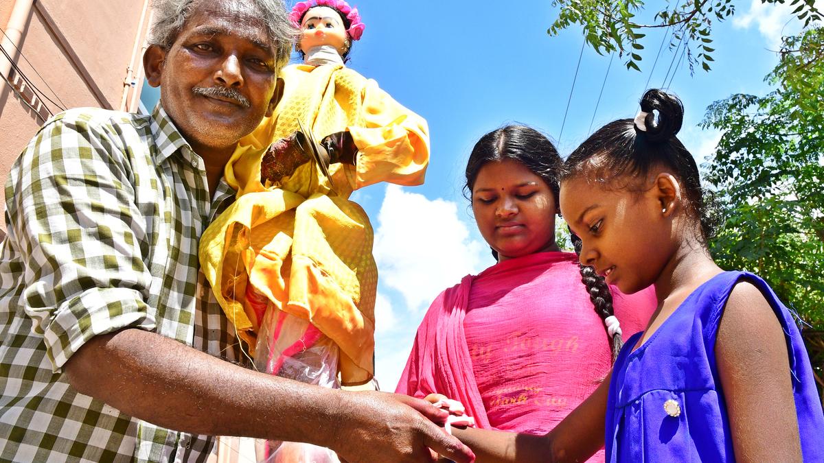 The last of the mittai makers: Meet Coimbatore’s jow mittai man - The Hindu