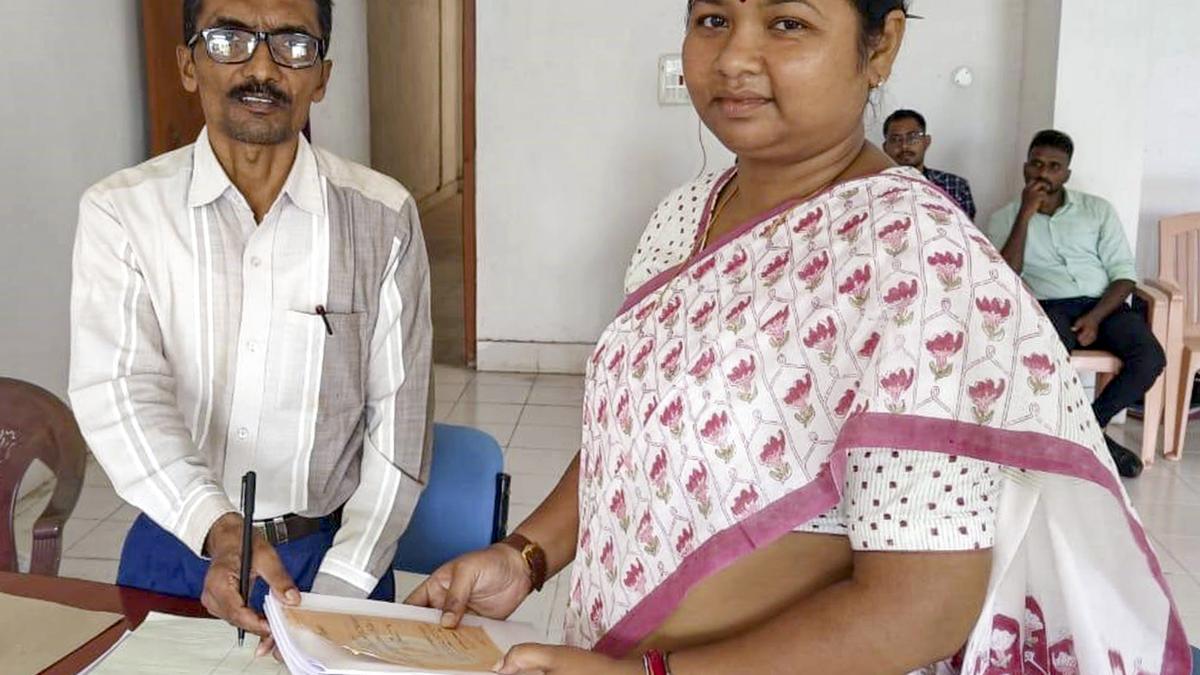 BJP's Geeta Koda vows to address unemployment in Jagannathpur in the ...