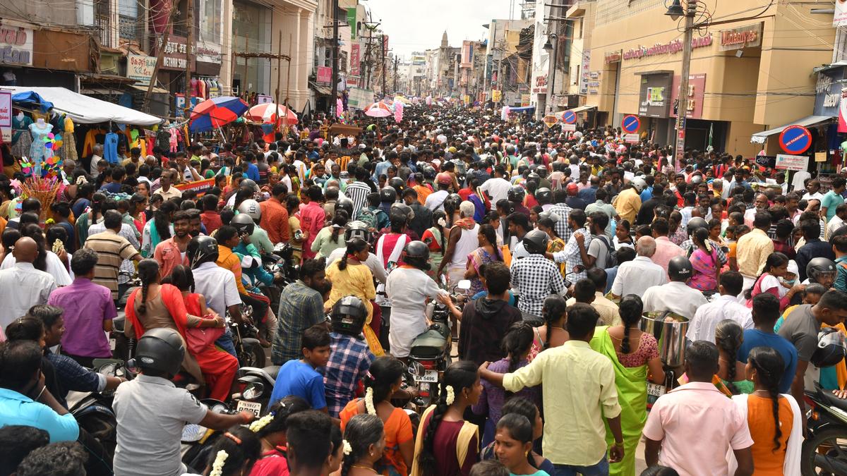 Die-hard bargain hunters keep the Deepavali shopping spirit alive in ...