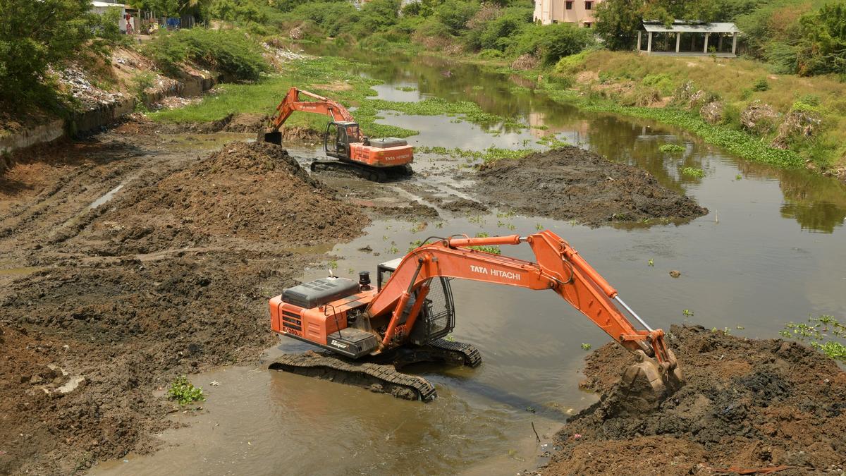 Desilting works get under way in delta districts - The Hindu