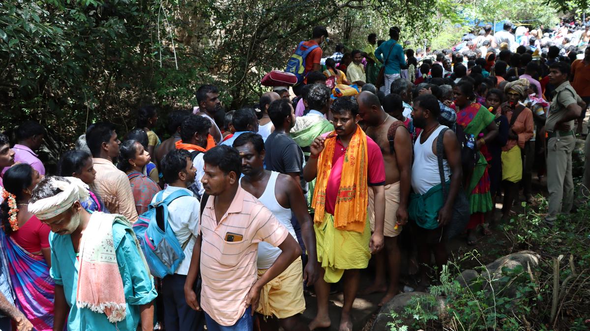 Thousands throng Sathuragiri hills on Aadi Amavasai - The Hindu