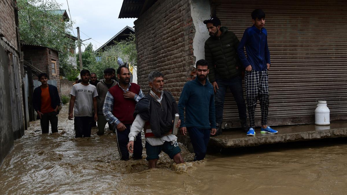 Rain And Snow Lead To Kashmir Floods 2 Missing In Pahalgam The Hindu