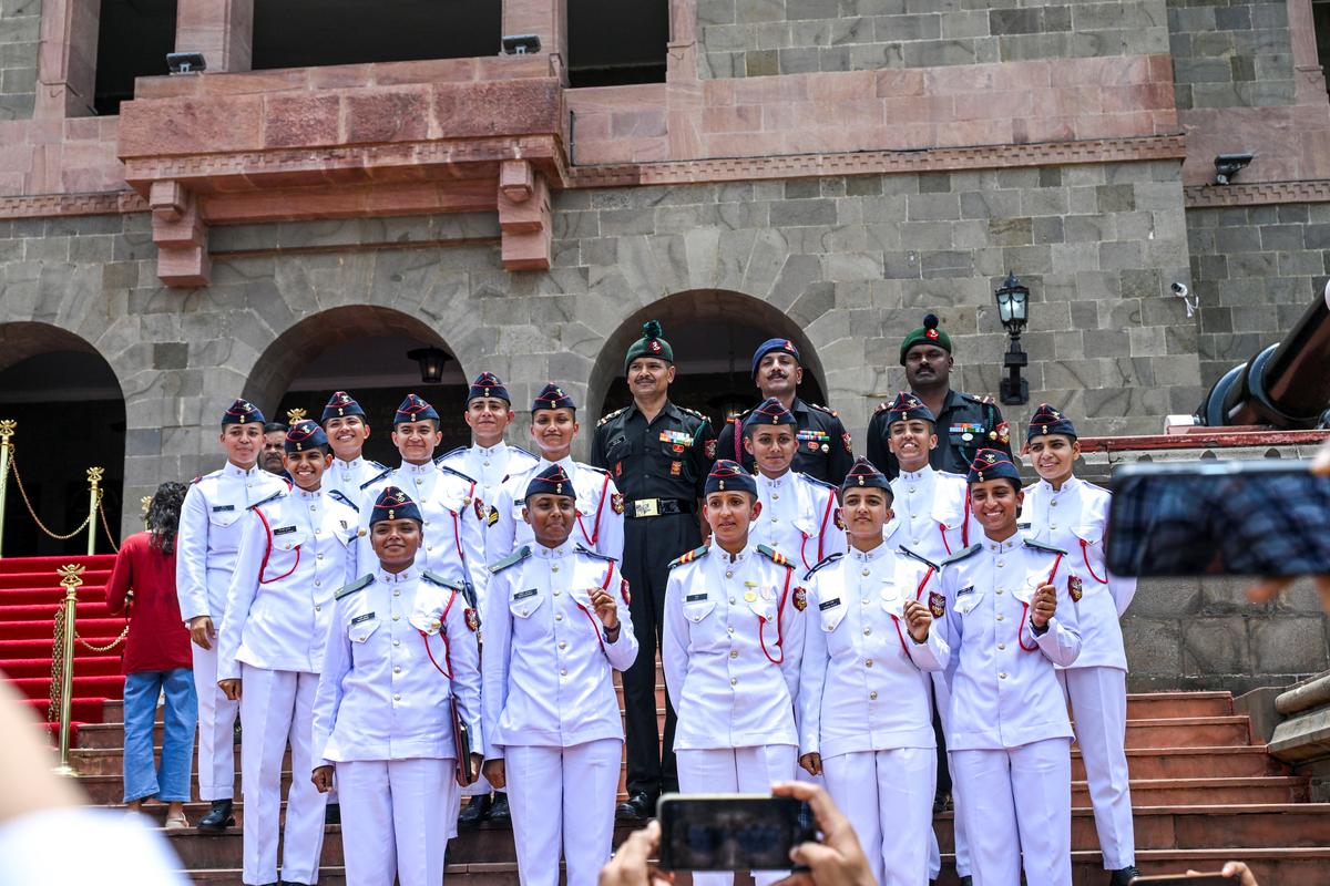 17 women, look up to the sky - The Hindu