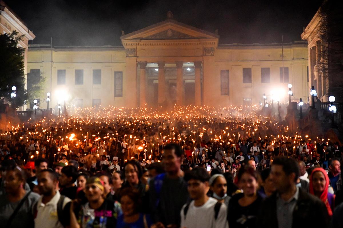 review of Ullekh N.P.’s Mad About Cuba. A journalist pays tribute to ...