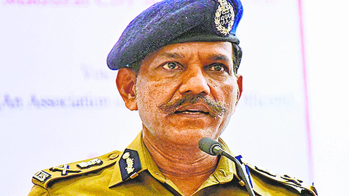 Train young police officers to be tough, battle-fit: DGP - The Hindu