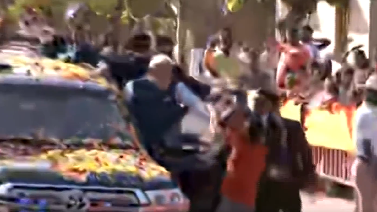 Security breach at PM Modi’s roadshow in Hubballi - The Hindu