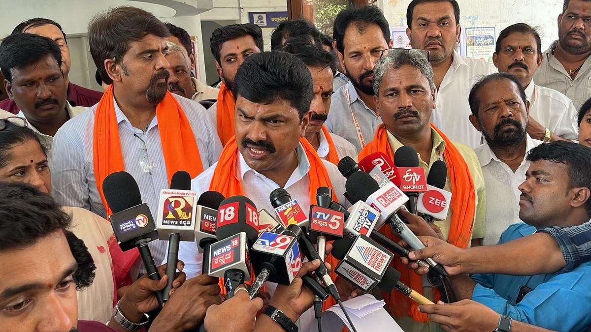BJP workers stage protest in front of Shivamogga DC office - The Hindu