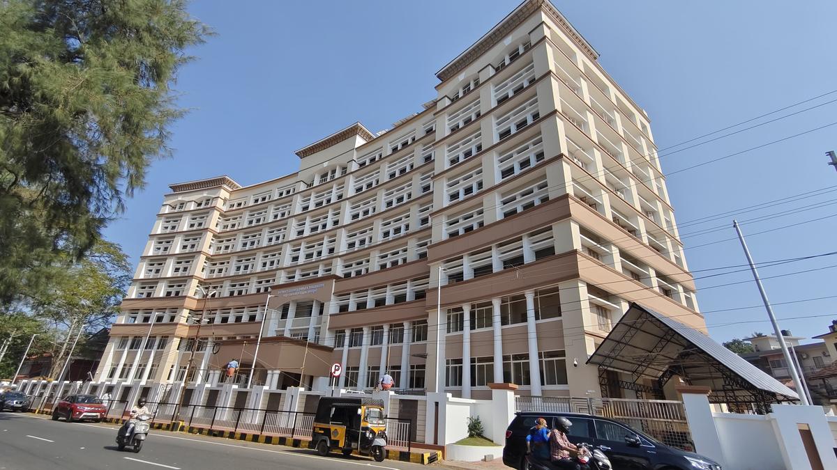 CM to open new court complex at Thalassery on January 25 - The Hindu