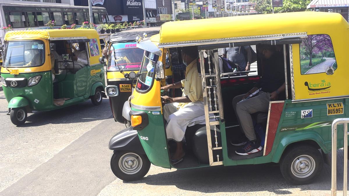 Shortage of CNG: Auto-rikshaw drivers heading to indefinite strike ...