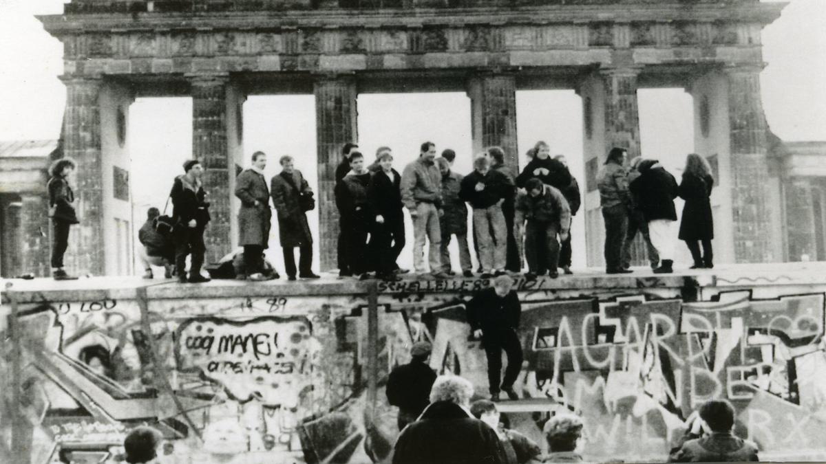 In pictures: The fall of the Berlin Wall, 28 years later - The Hindu