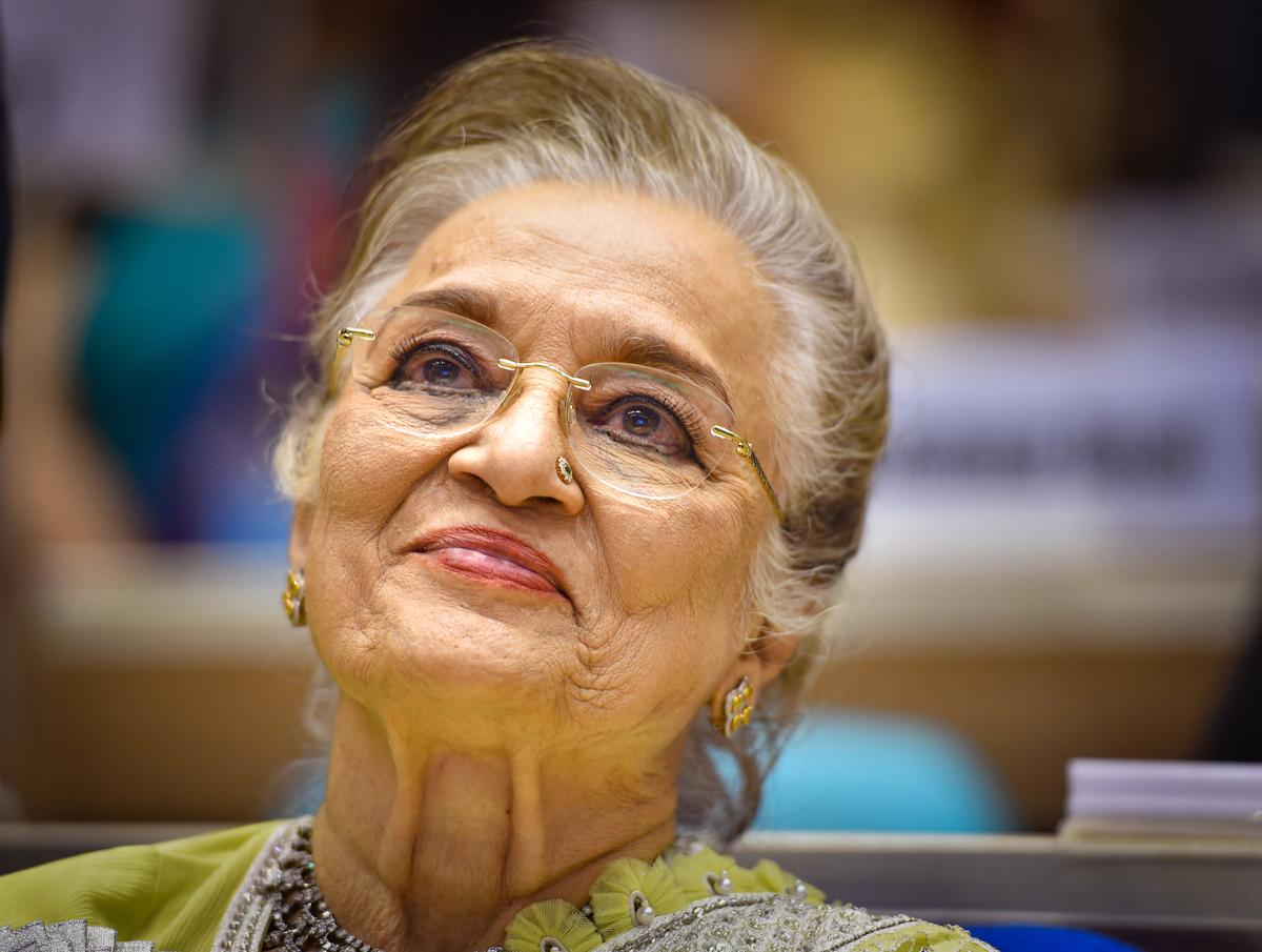 Asha Parekh, the erstwhile queen of the box office - The Hindu