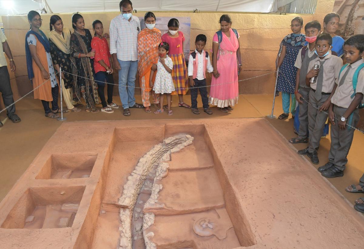 Artefacts unearthed at Kodumanal on display at Erode Book Festival ...