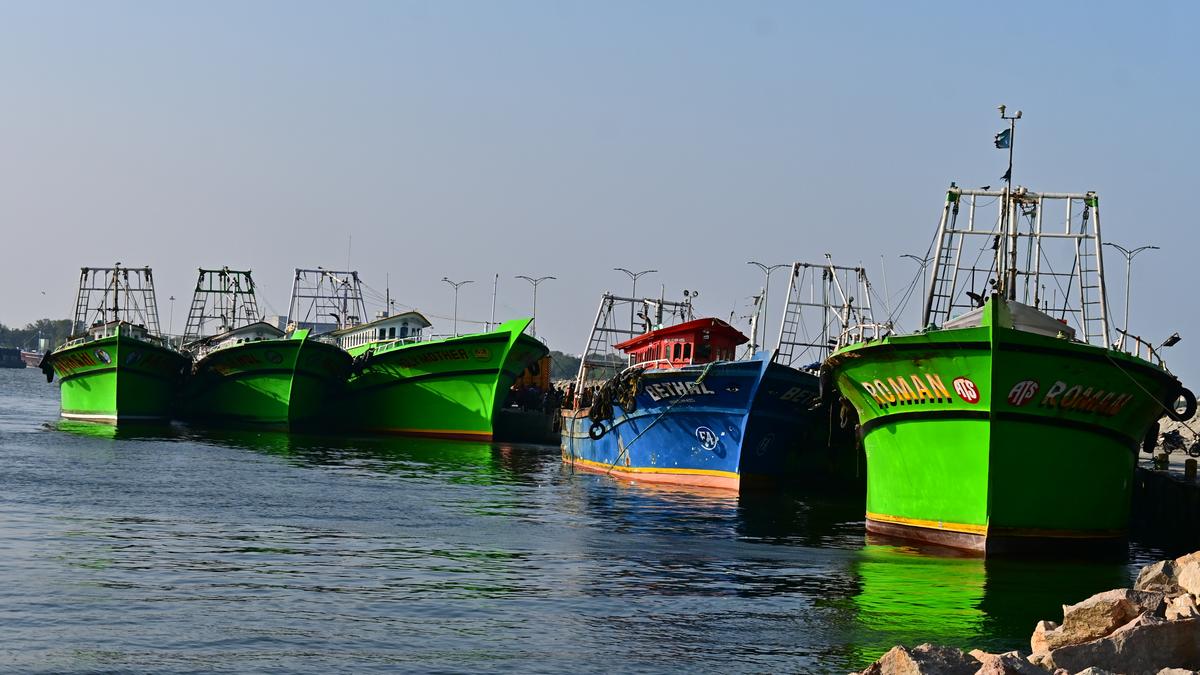 Thoothukudi fishermen detain 6 boats from Colachel and Kerala for ...
