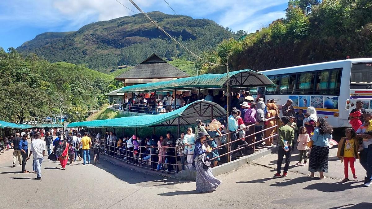 Idukki witnesses heavy tourist rush - The Hindu