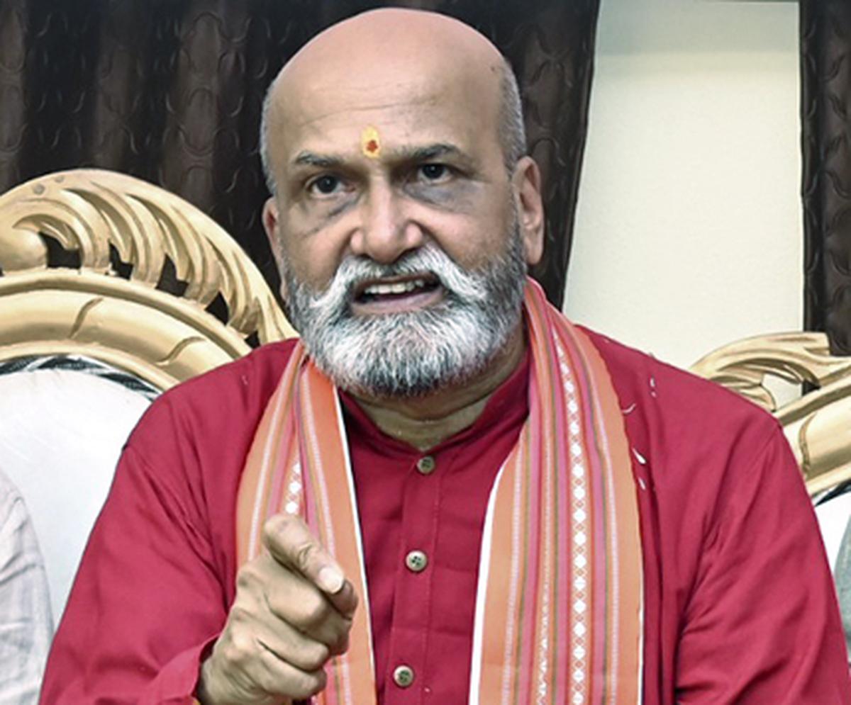 Pramod Mutalik tries his luck in fight between BJP and Congress in ...