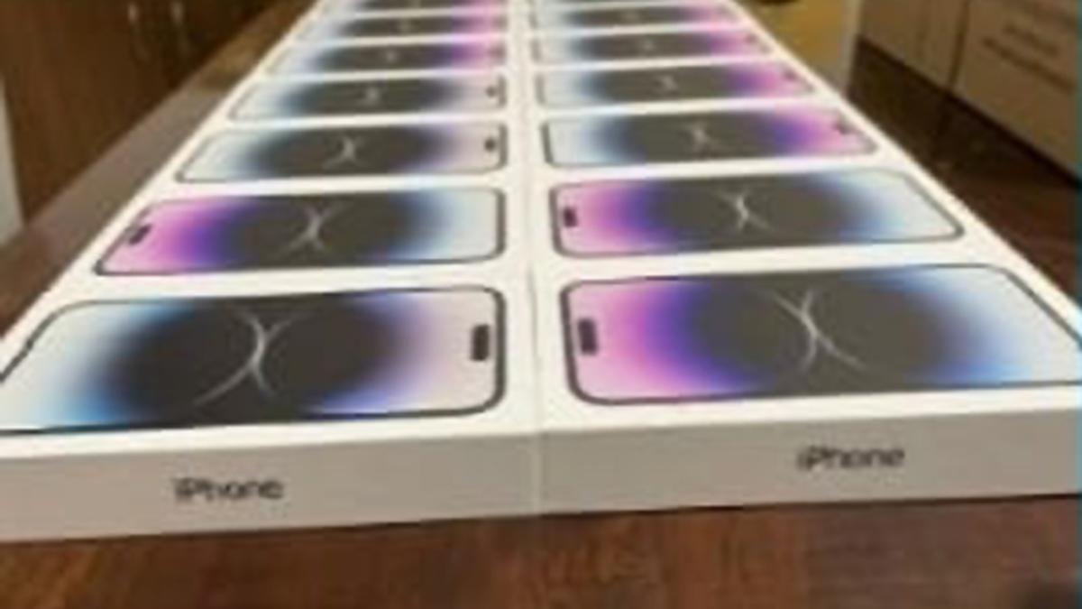 Customs officials in Bengaluru seize iPhones being smuggled - The Hindu