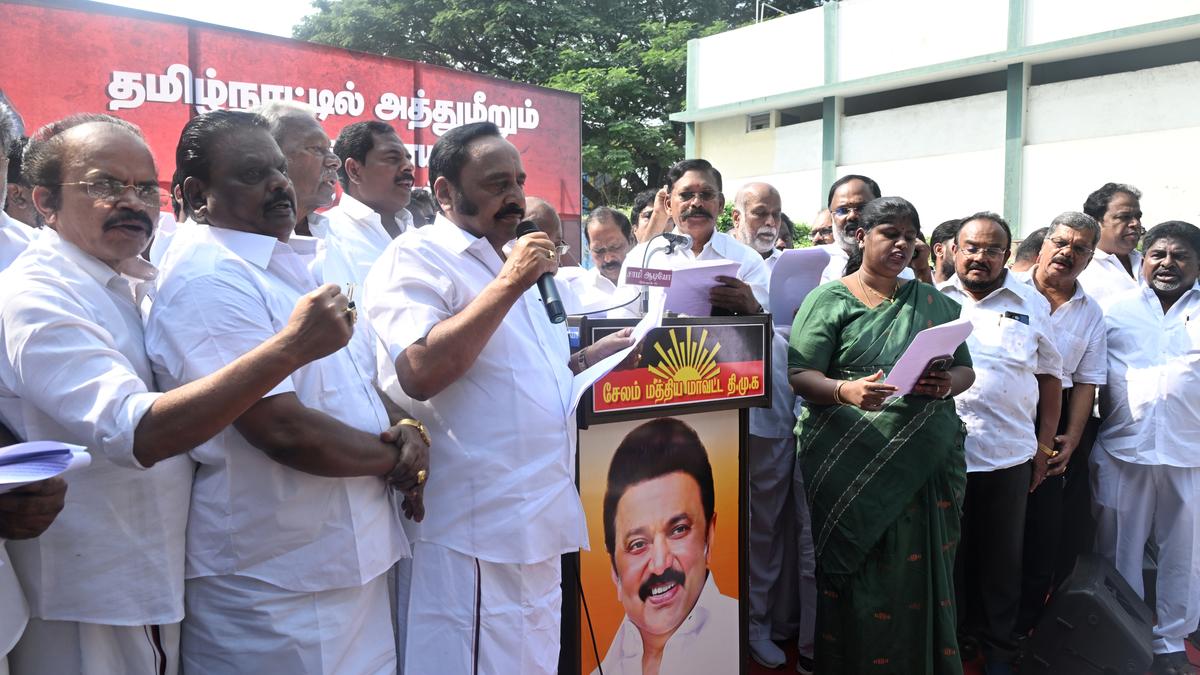 DMK stages protest against Governor in Salem - The Hindu