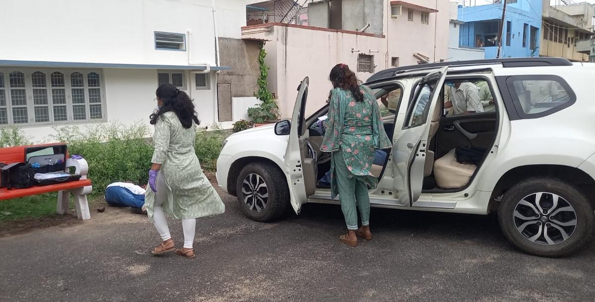 Two men found dead with gun shot wounds in Hassan - The Hindu