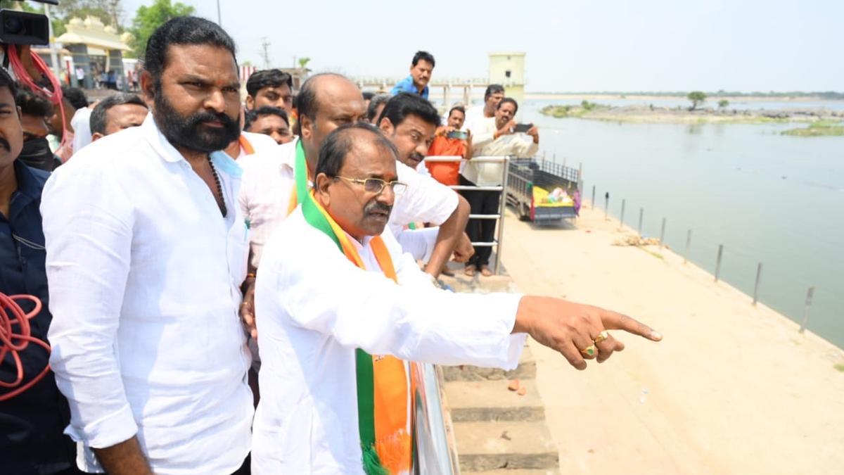 Police prevent BJP leader Somu Veerraju from visiting sand reaches in Amaravati of Andhra ...