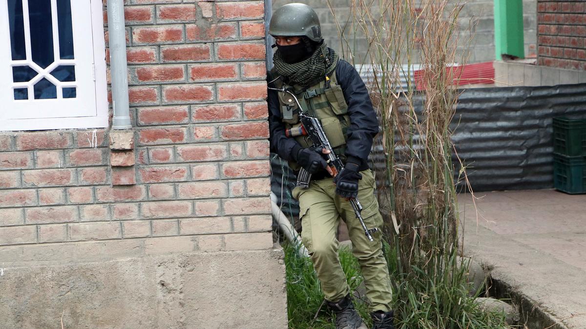 Shopian encounter | Search operations turns into encounter between security forces, terrorists ...