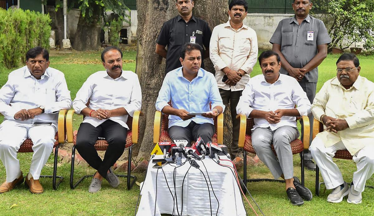 As Opposition parties met in Patna, BRS was busy meeting BJP ministers ...