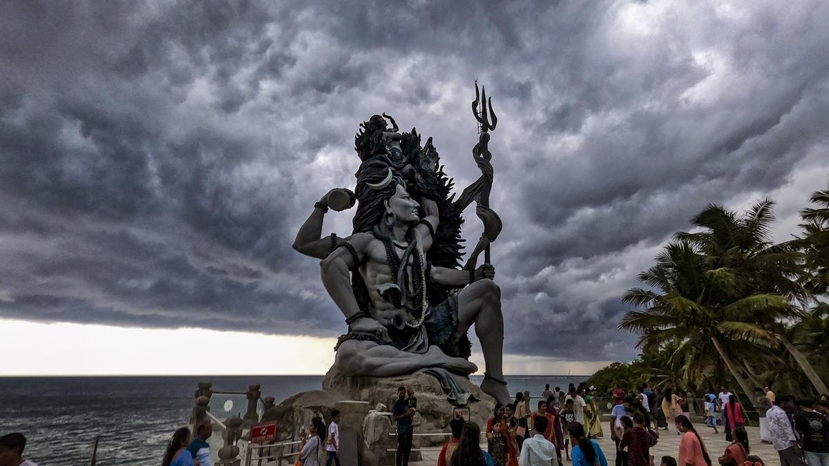 Pre-monsoon showers intensify in Kerala as southwest monsoon set to ...