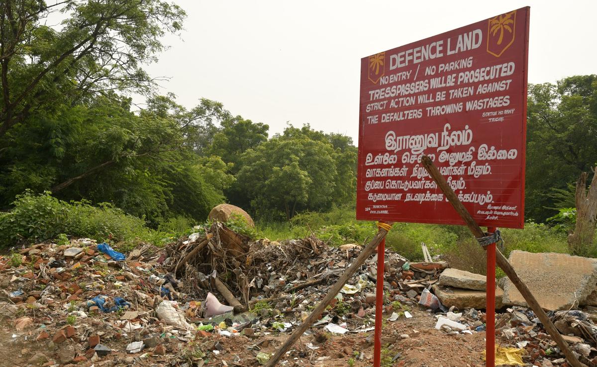 Indiscriminate dumping of garbage continues - The Hindu