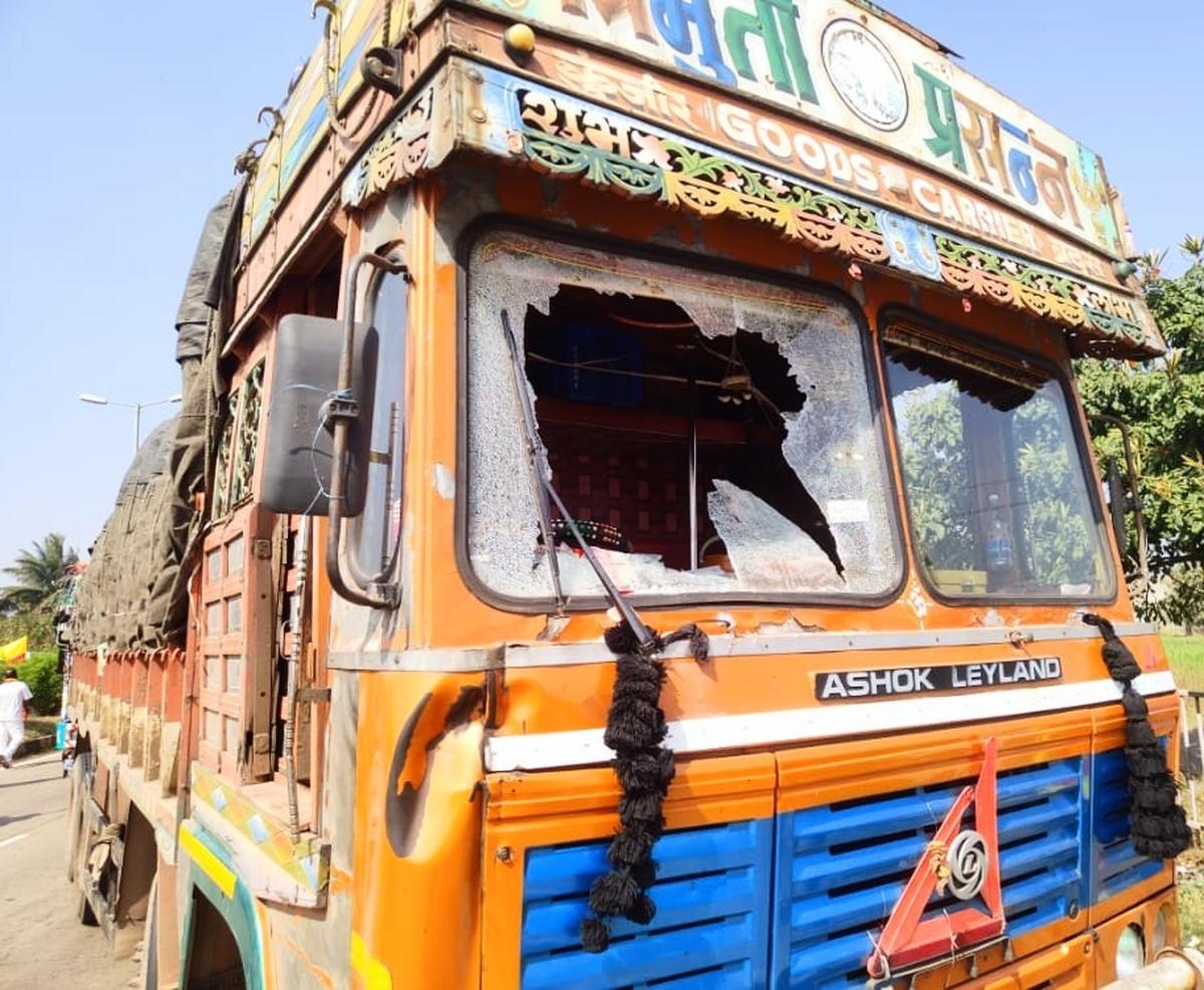 Vehicles with Maharashtra registration numbers stoned in Belagavi as ...