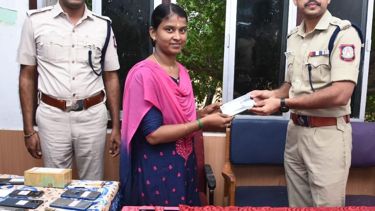 Police recover 104 stolen mobile phones worth ₹18.50 lakh; CEIR portal ...