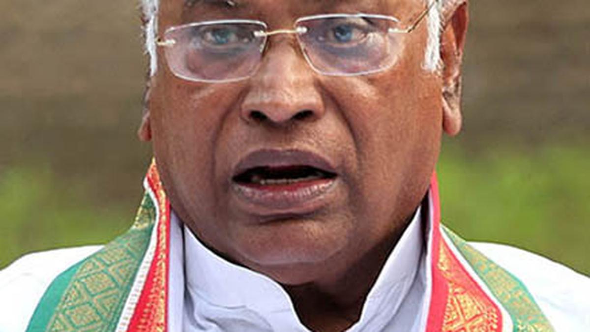 Kharge slams Modi govt for 'not fulfilling' promises made to protesting ...